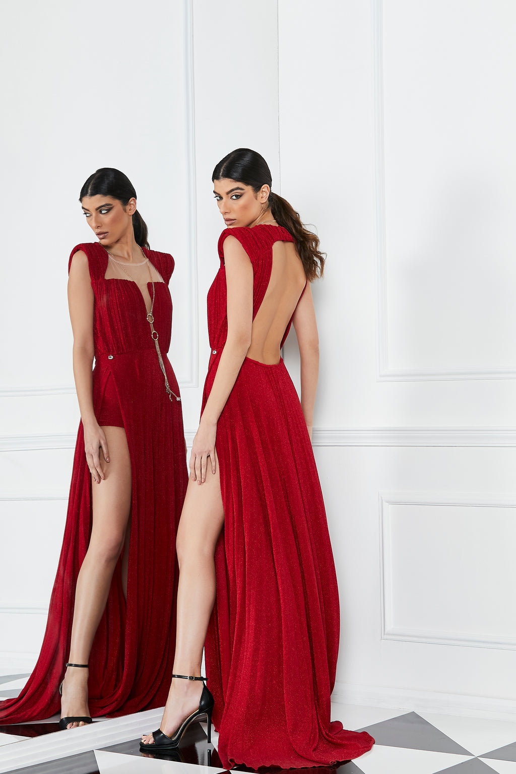 Abito DEVI lungo ap.dietro più catena anelli pendenti più tulle plisse ...